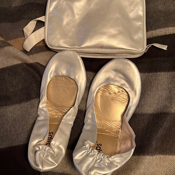Shoes | Nwot Fold Up Slippers With Zip Shopping Bag | Poshmark
